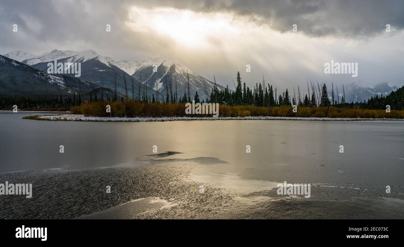 Sunrise vermilion lake banff hi-res stock photography and images - Alamy