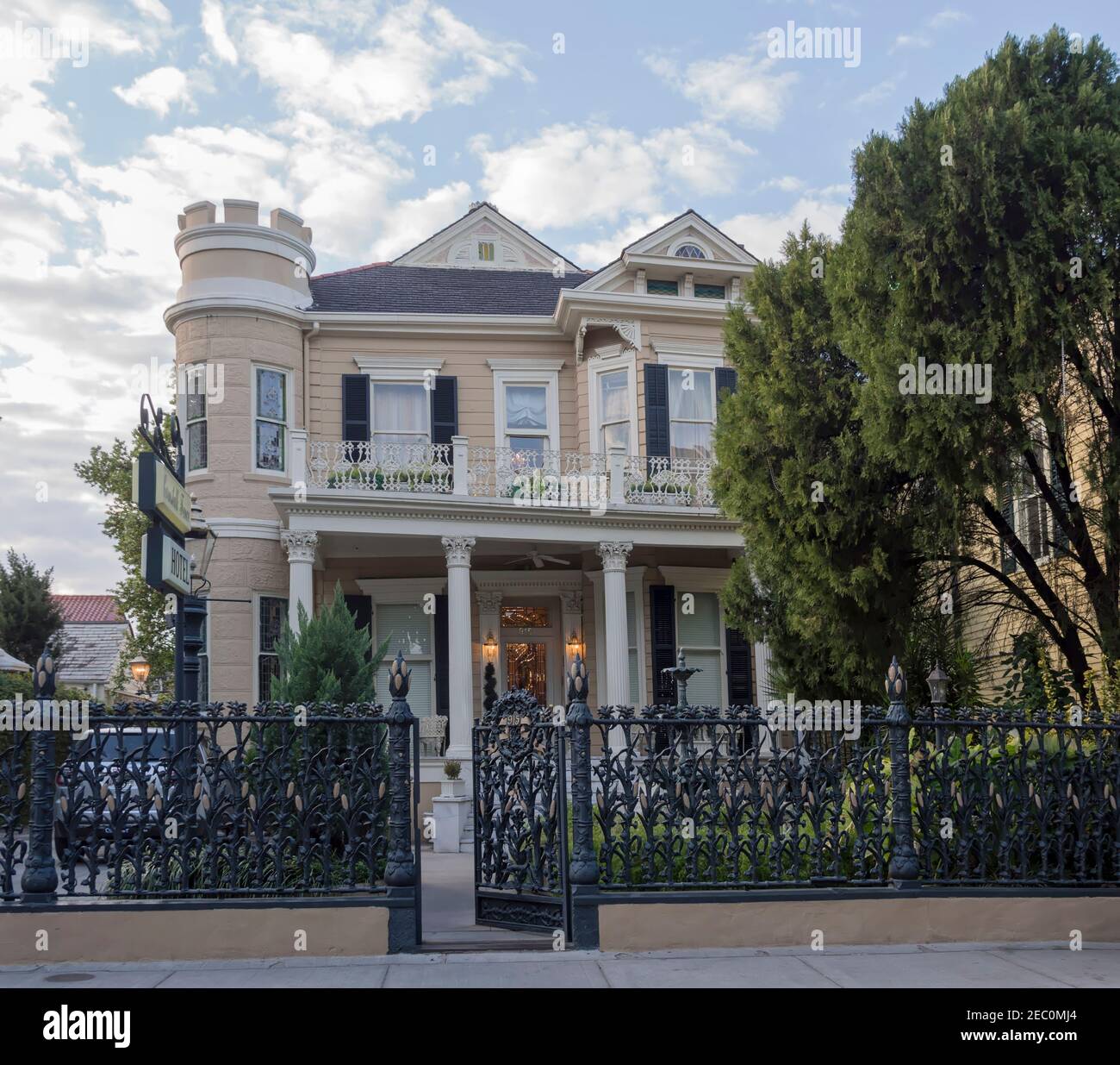 New orleans iron fence hi-res stock photography and images - Alamy