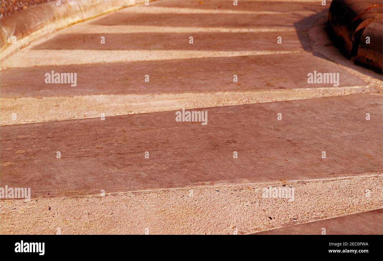 Empty concrete footpath walkway hi-res stock photography and images - Alamy