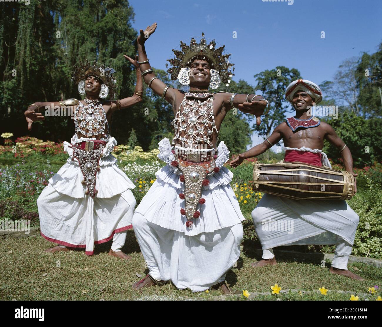 Sri lanka kandyan dancers hi-res stock photography and images - Alamy