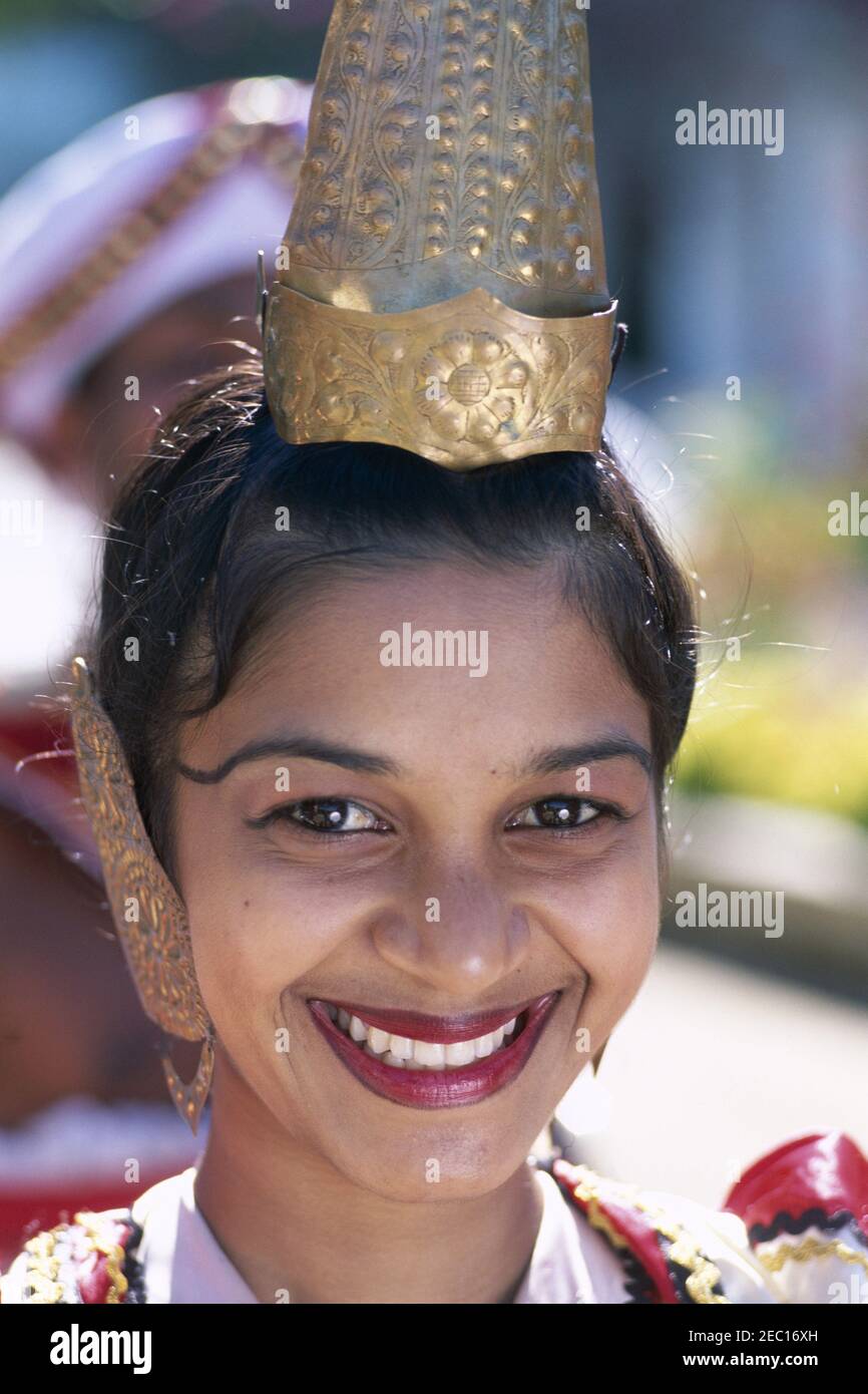 Kandyan dancer hi-res stock photography and images - Alamy