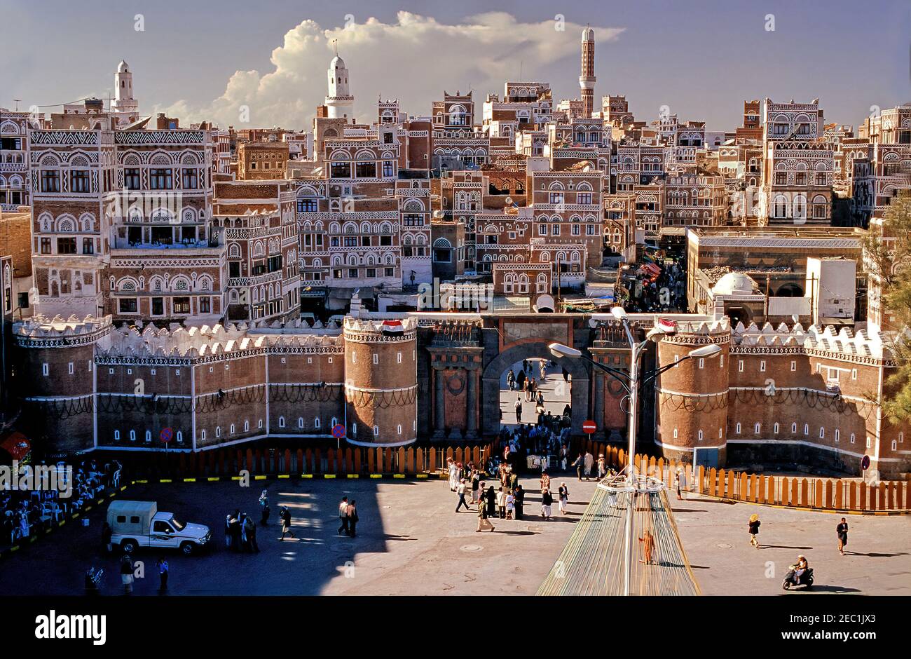 Sanaa (Arabic: صَنْعَاء‎, Ṣanʿāʾ [sˤɑnʕaːʔ], Yemeni Arabic: Old South ...