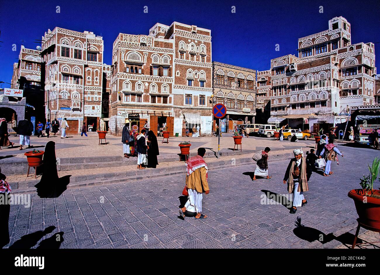 Sanaa (Arabic: صَنْعَاء‎, Ṣanʿāʾ [sˤɑnʕaːʔ], Yemeni Arabic: Old South ...