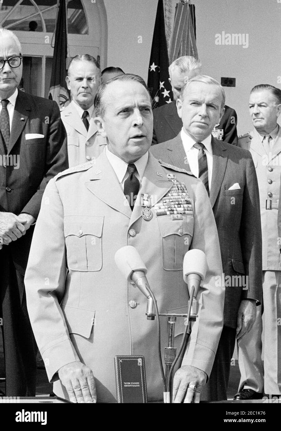 Marine corps commandant speaks Black and White Stock Photos & Images ...