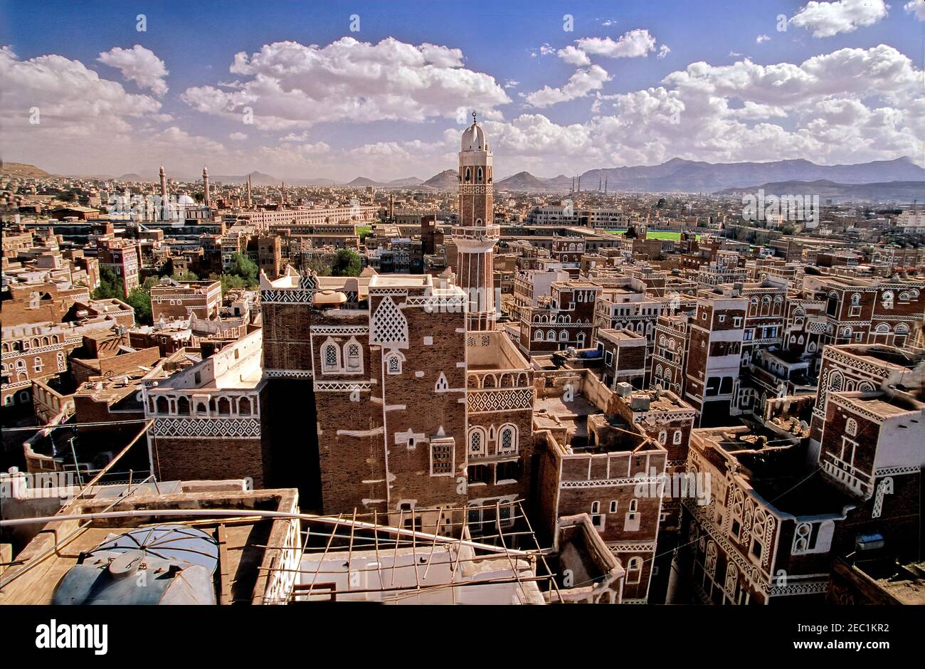 Sanaa (Arabic: صَنْعَاء‎, Ṣanʿāʾ [sˤɑnʕaːʔ], Yemeni Arabic: Old South ...