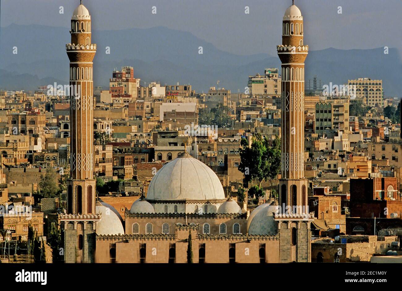 Sanaa (Arabic: صَنْعَاء‎, Ṣanʿāʾ [sˤɑnʕaːʔ], Yemeni Arabic: Old South ...