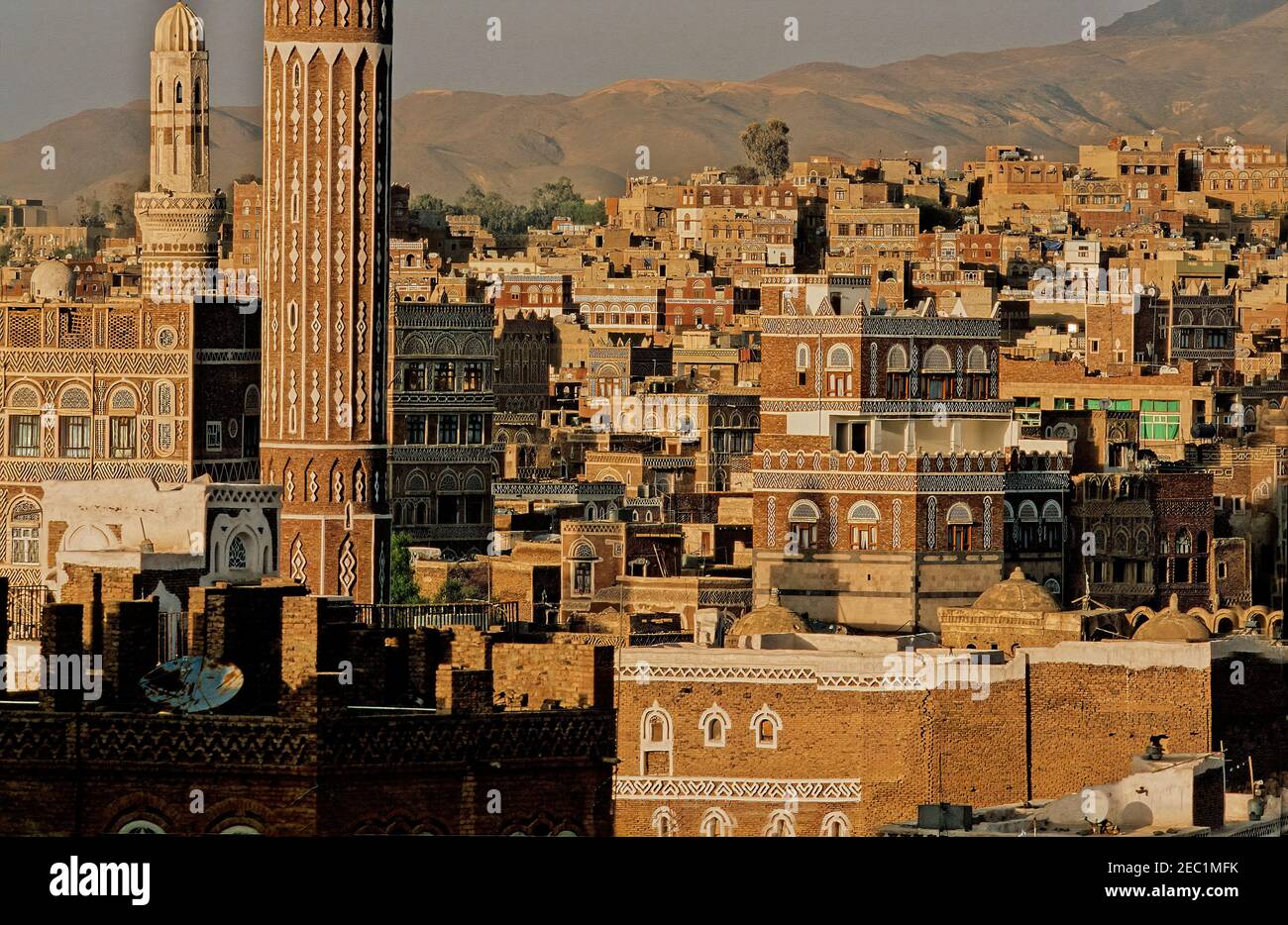 Sanaa (Arabic: صَنْعَاء‎, Ṣanʿāʾ [sˤɑnʕaːʔ], Yemeni Arabic: Old South ...