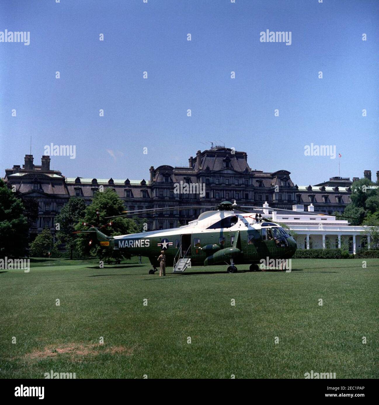 President Kennedy departs the White House for Glen Ora, Middleburg ...