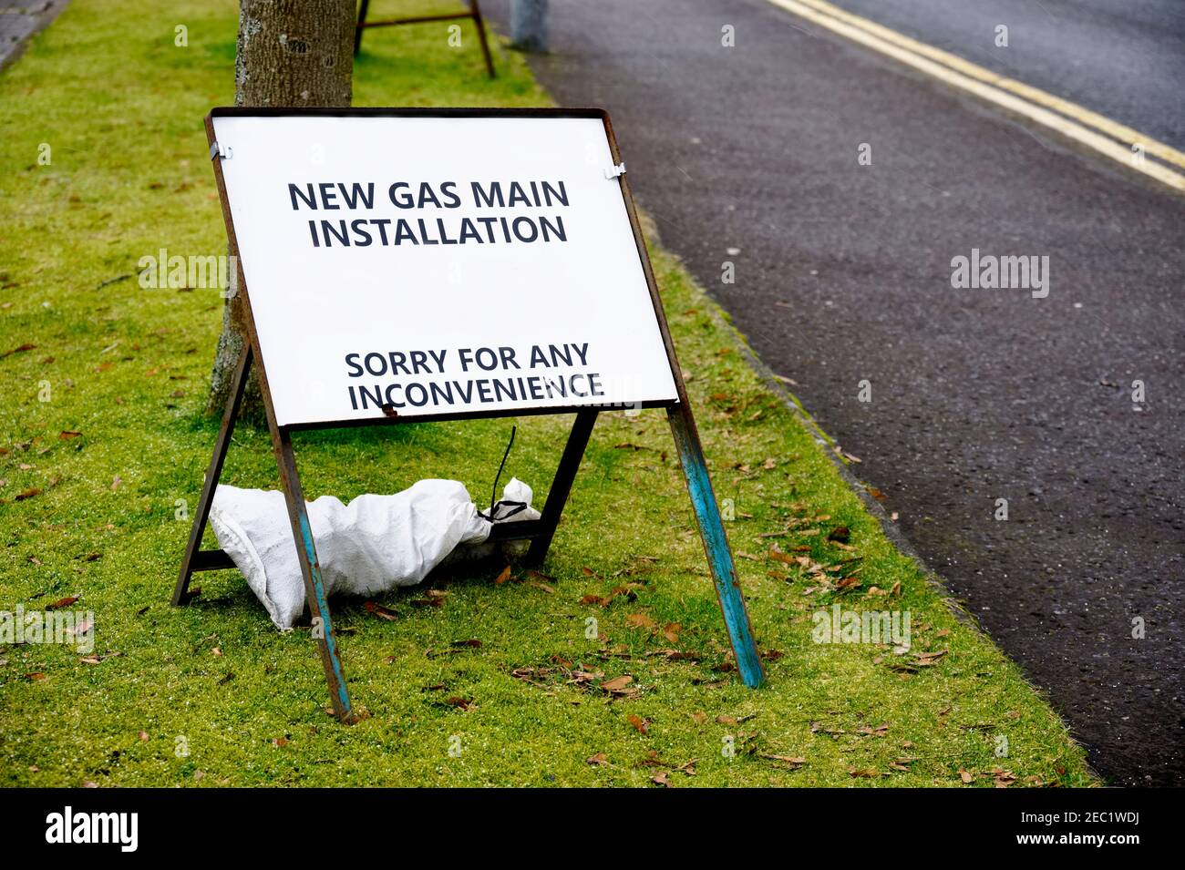 Gas main new installation sign at road Stock Photo - Alamy