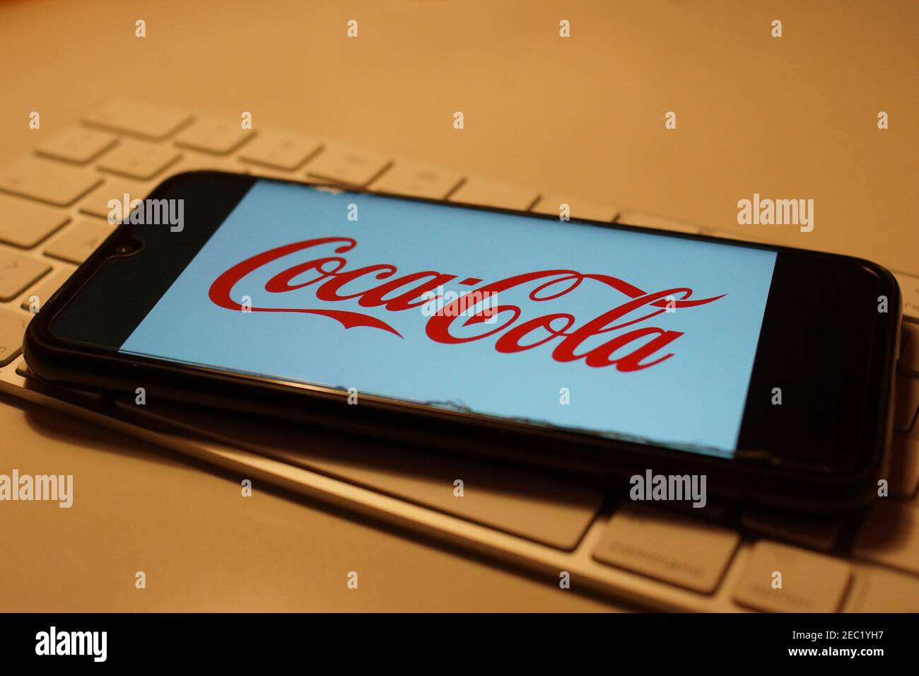 Coca cola logo app icon hi-res stock photography and images - Alamy
