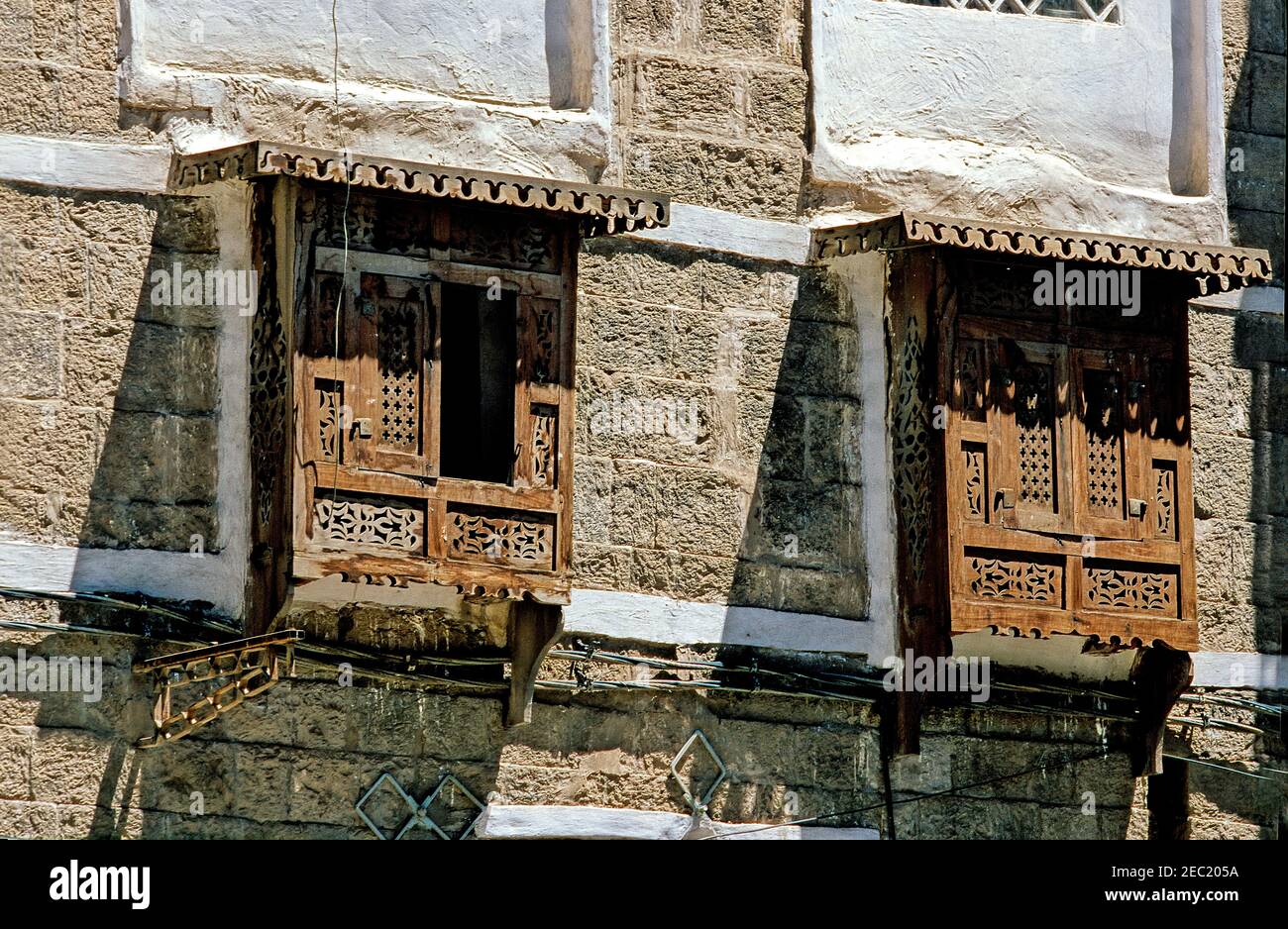 Sanaa (Arabic: صَنْعَاء‎, Ṣanʿāʾ [sˤɑnʕaːʔ], Yemeni Arabic: Old South ...