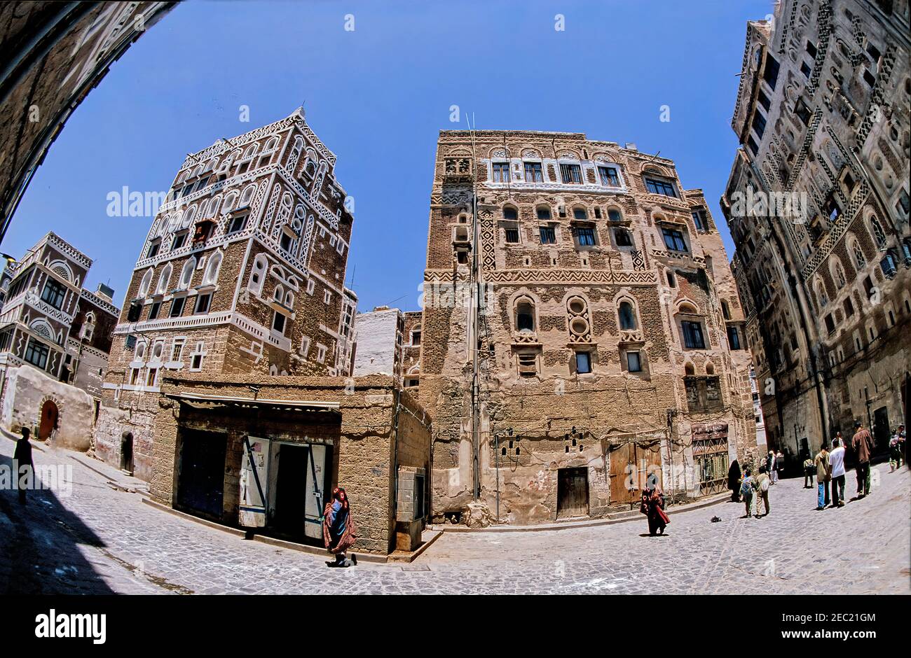 Sanaa (Arabic: صَنْعَاء‎, Ṣanʿāʾ [sˤɑnʕaːʔ], Yemeni Arabic: Old South ...