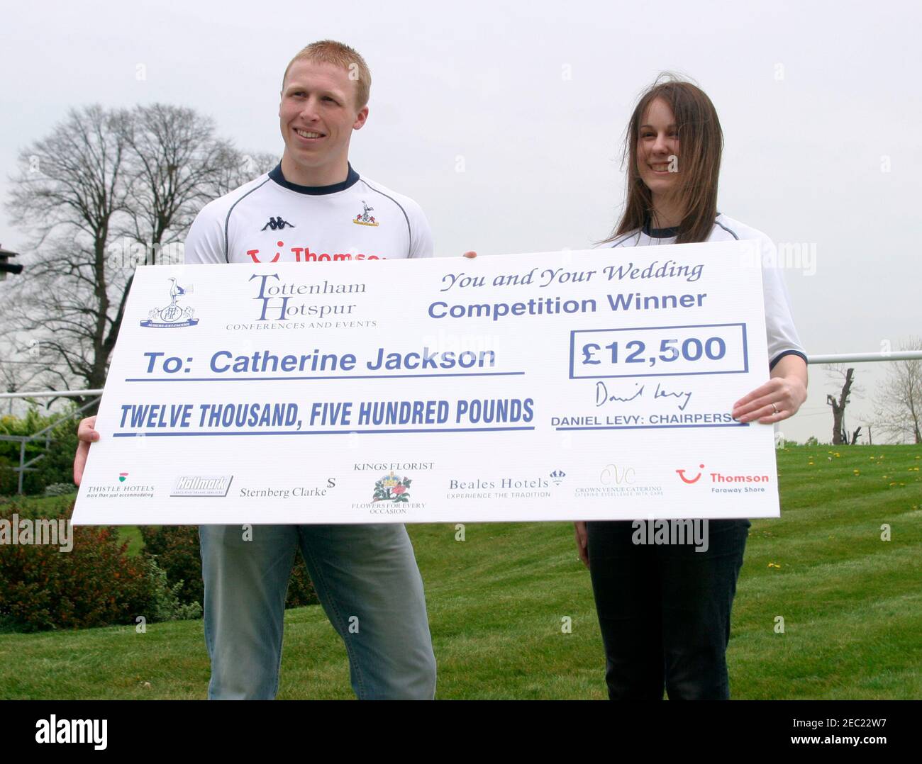 Presentation cheque hi-res stock photography and images - Alamy