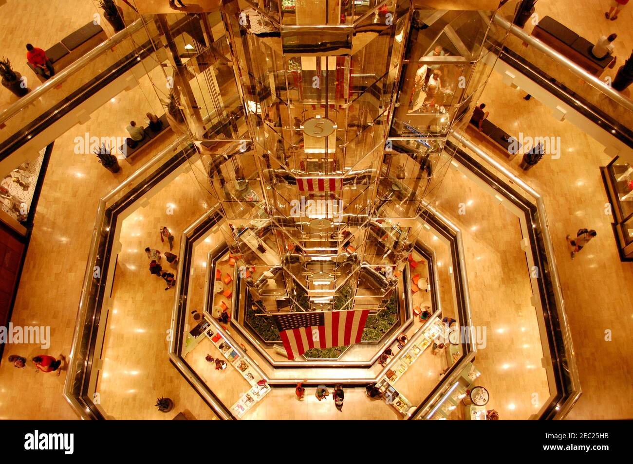 Shopping centre atrium hi-res stock photography and images - Alamy