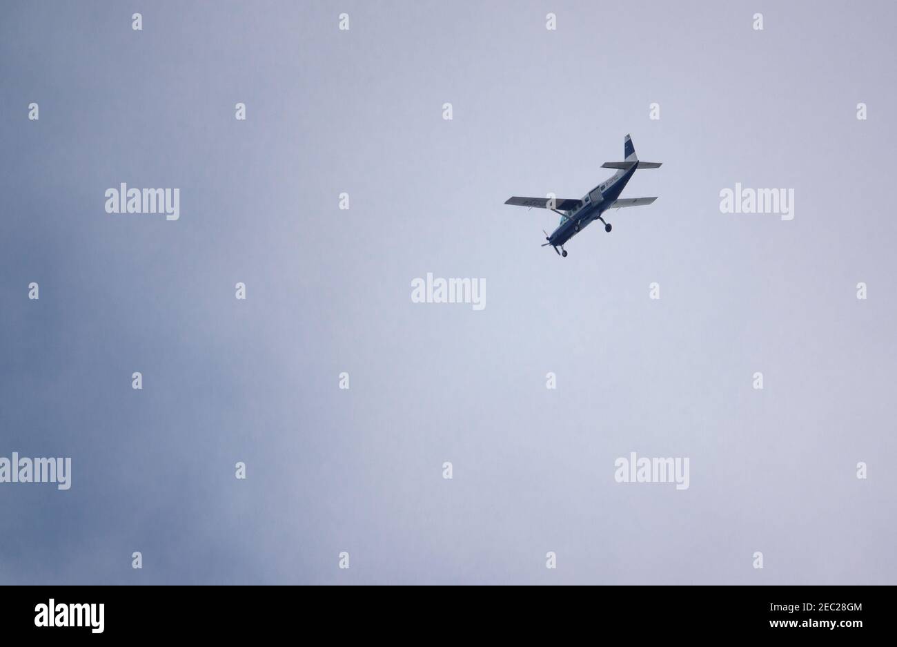 Banking aircraft hi-res stock photography and images - Alamy