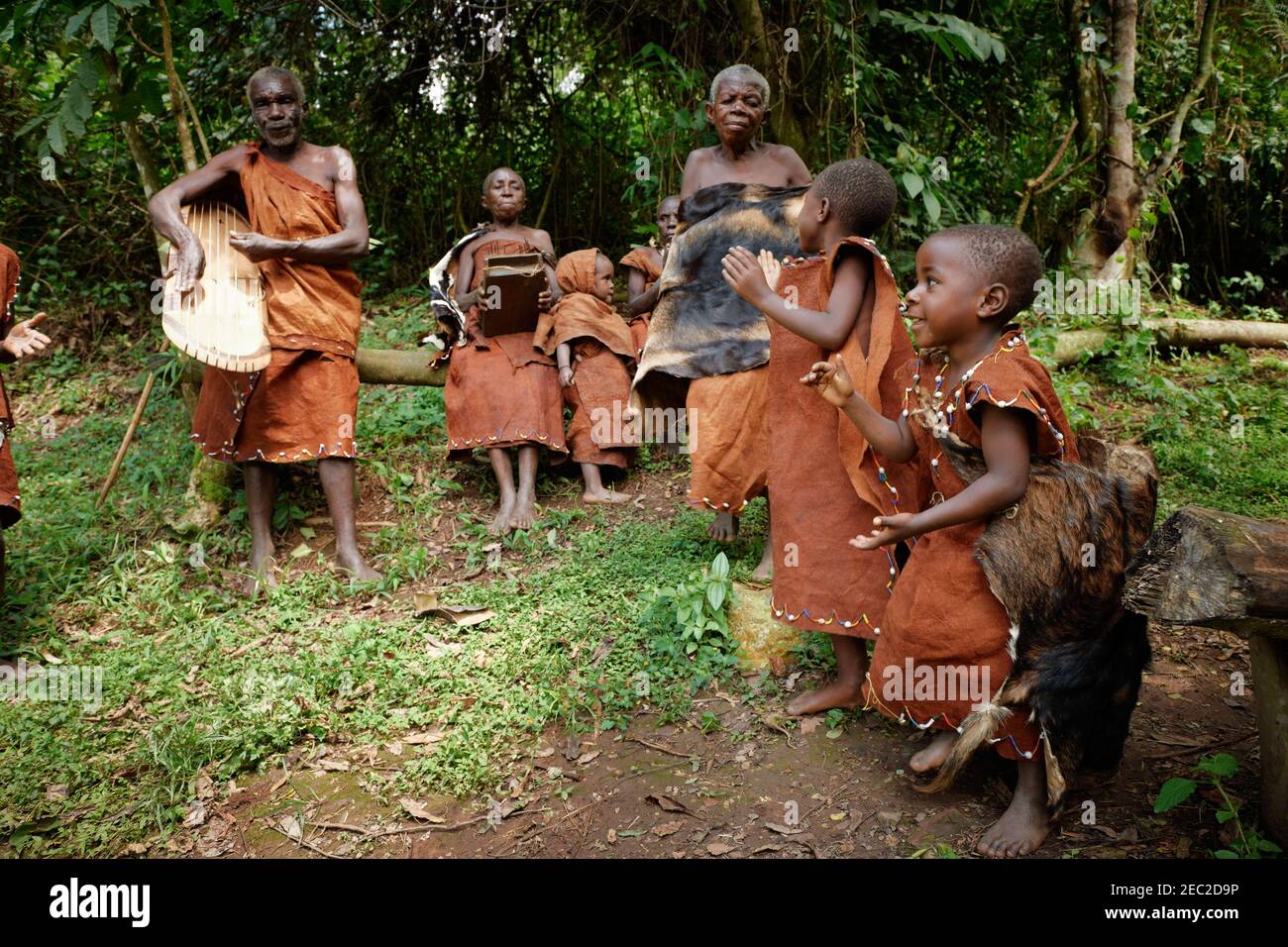 Uganda pygmies hi-res stock photography and images - Alamy
