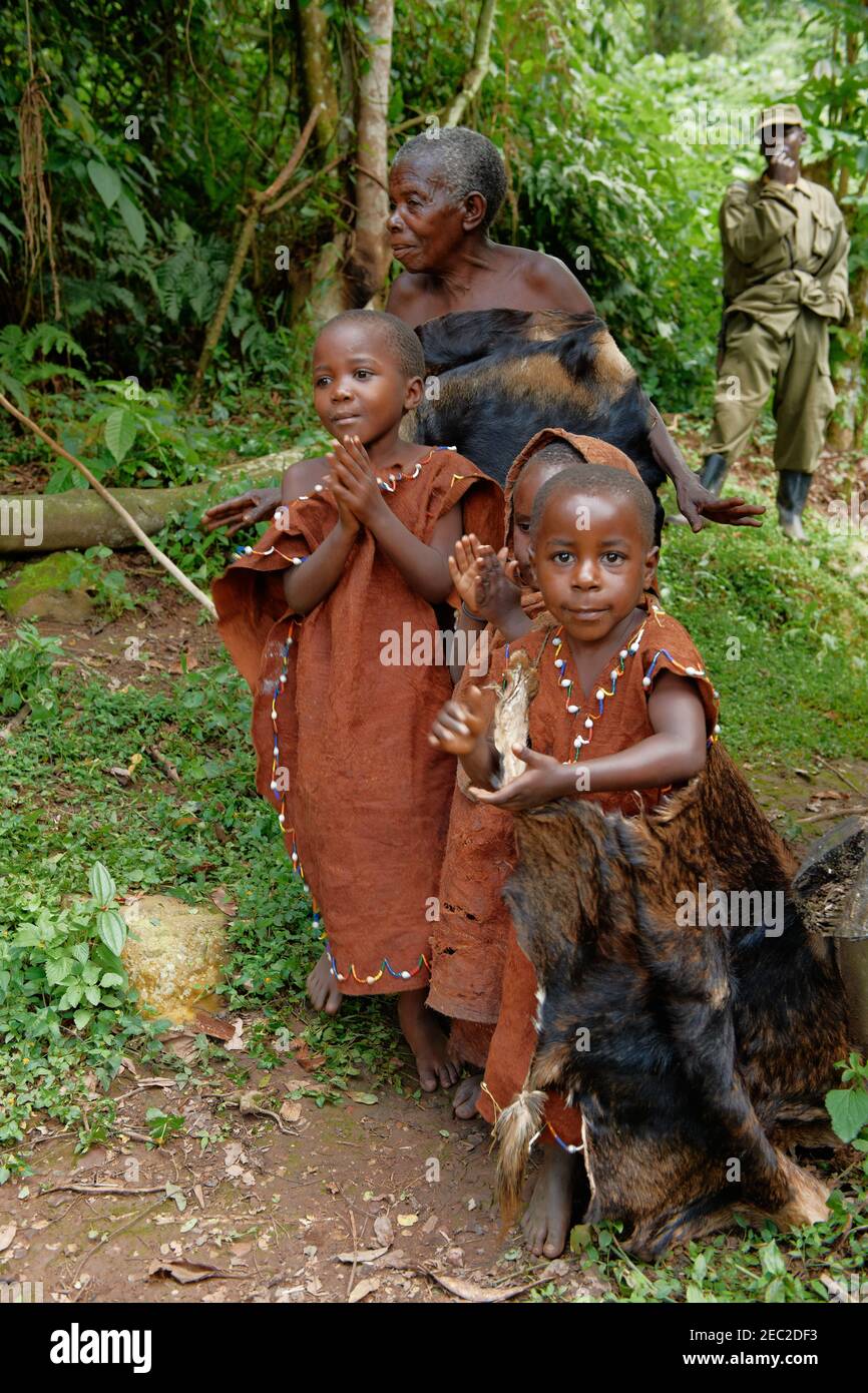 Uganda pygmies hi-res stock photography and images - Alamy