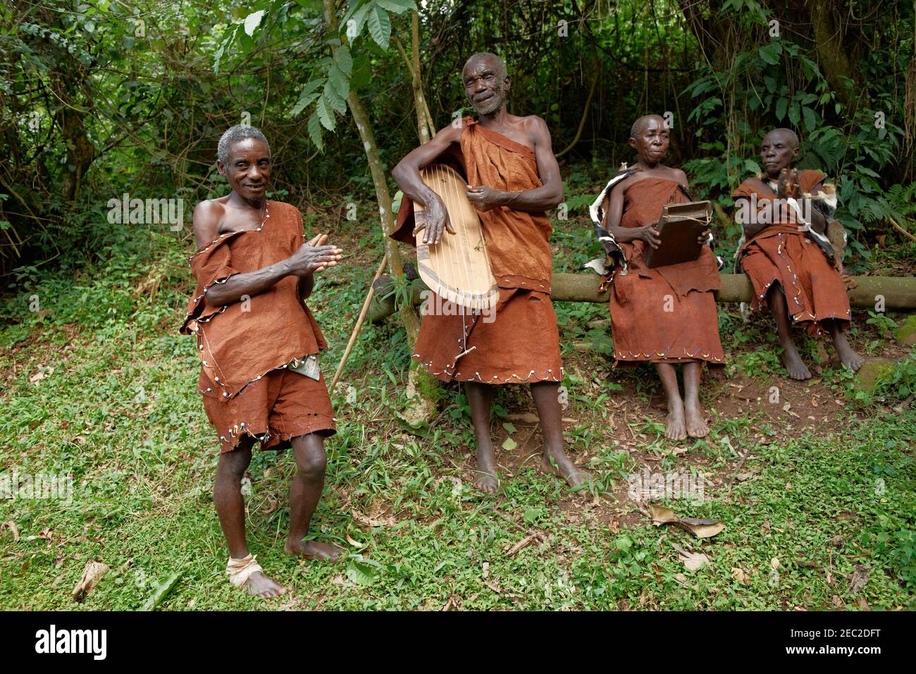 Batwa Pygmies, Bwindi Impenetrable National Park, Uganda, Africa Stock ...