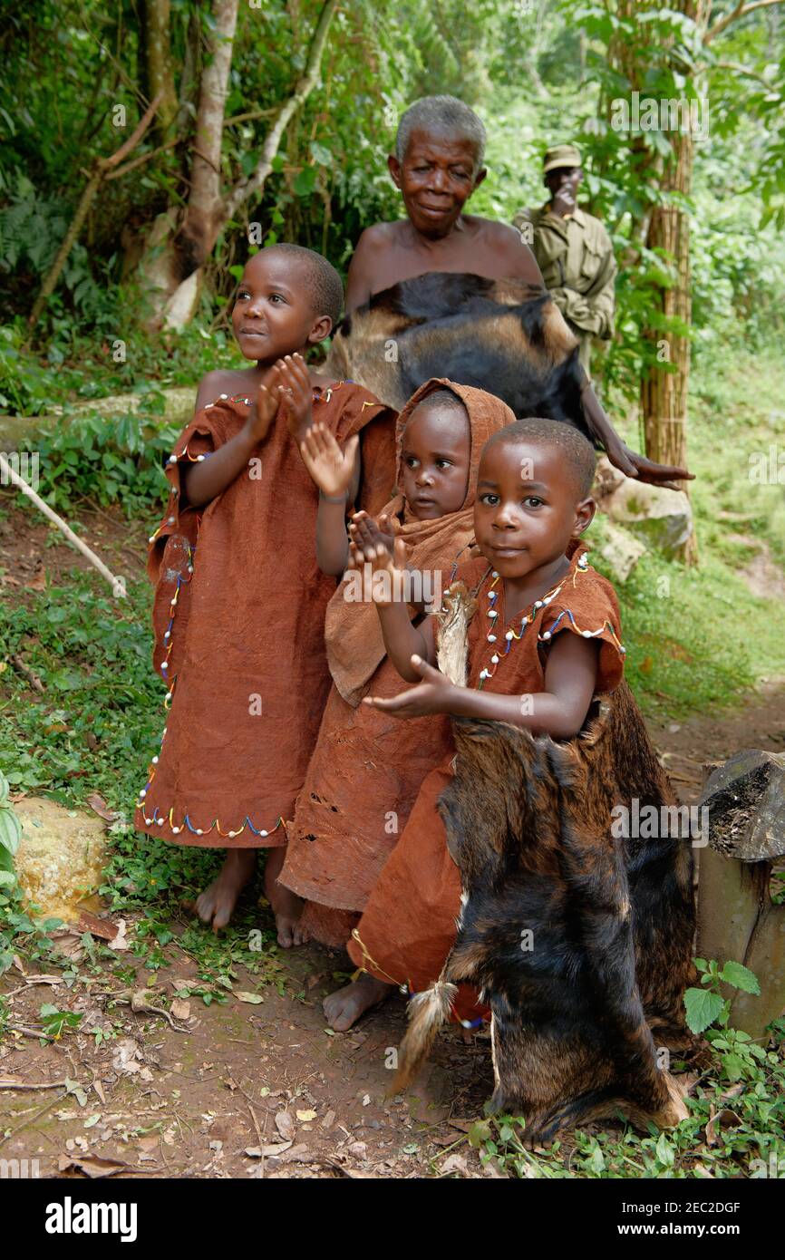 Twa pygmies hi-res stock photography and images - Alamy