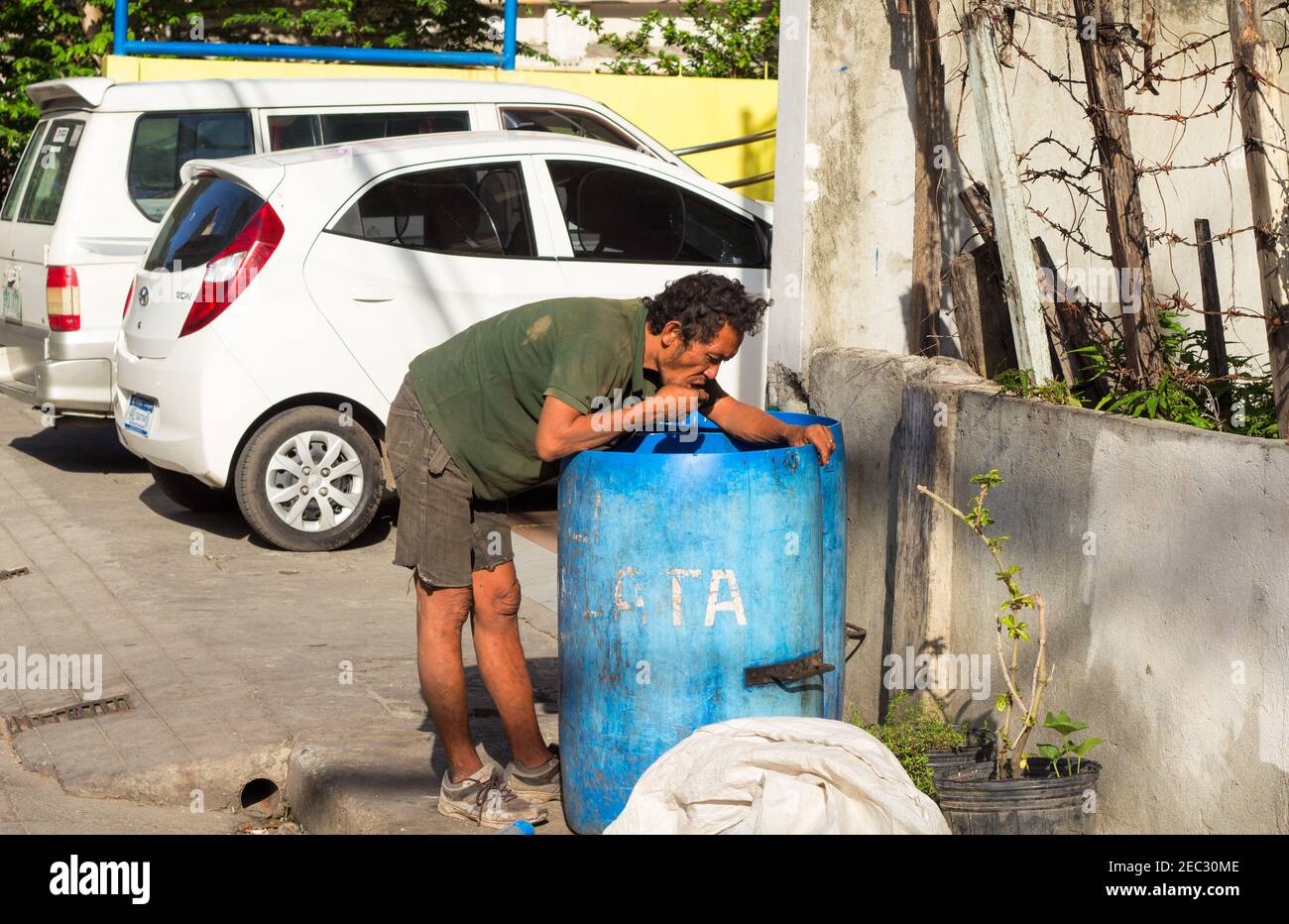 Philippines Homeless High Resolution Stock Photography and Images - Alamy