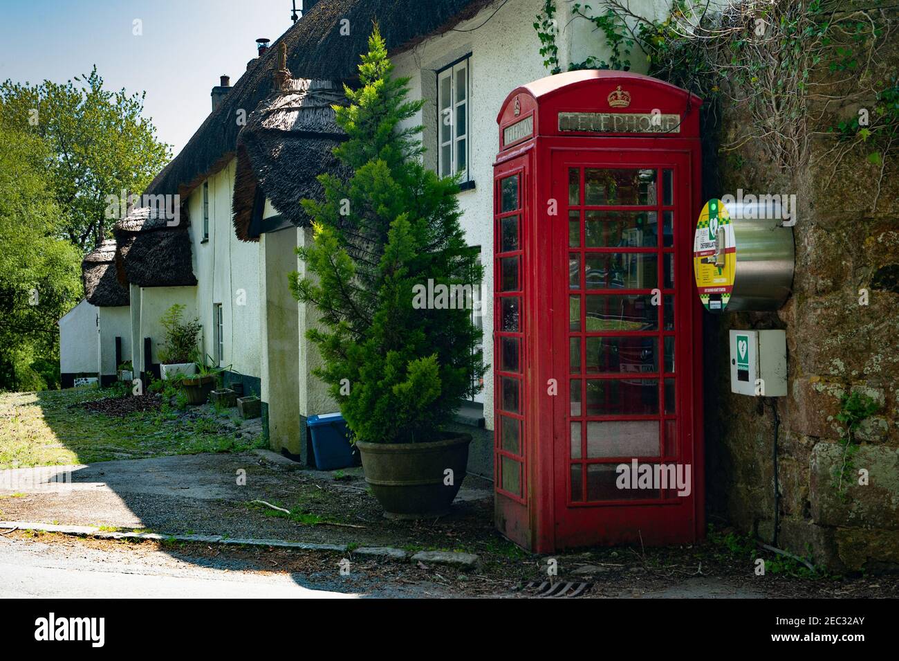 Traditional Red BT Telephone Box - Dartmoor, Devon Stock Photo - Alamy