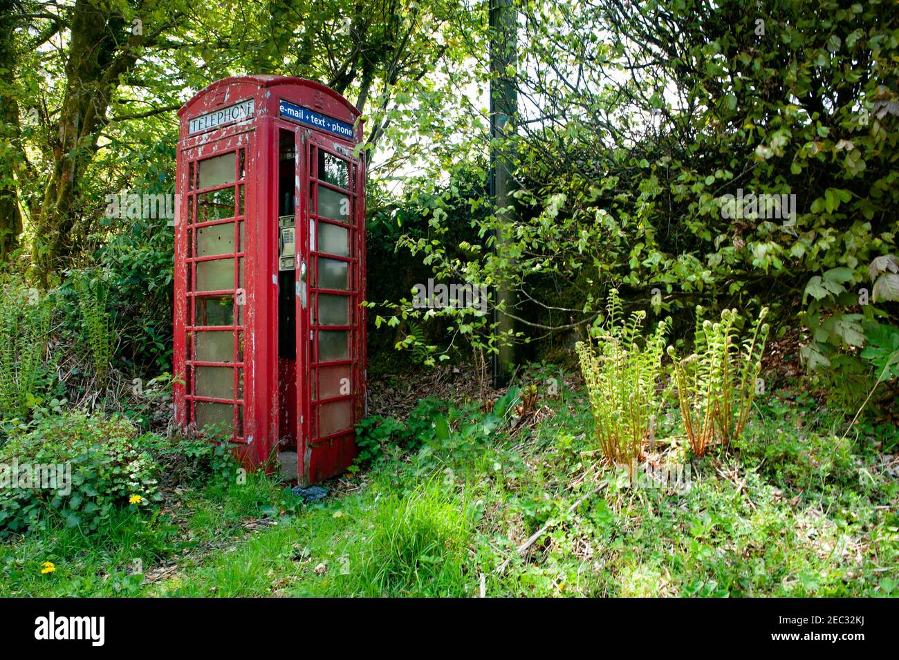 Traditional Red BT Telephone Box - Dartmoor, Devon Stock Photo - Alamy