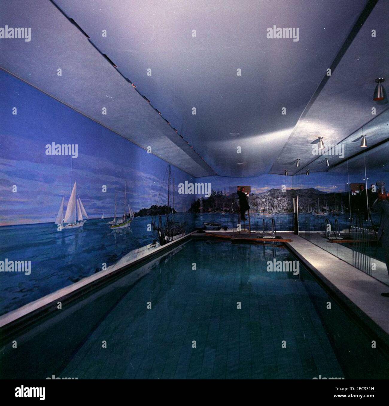 Inside The White House Pool