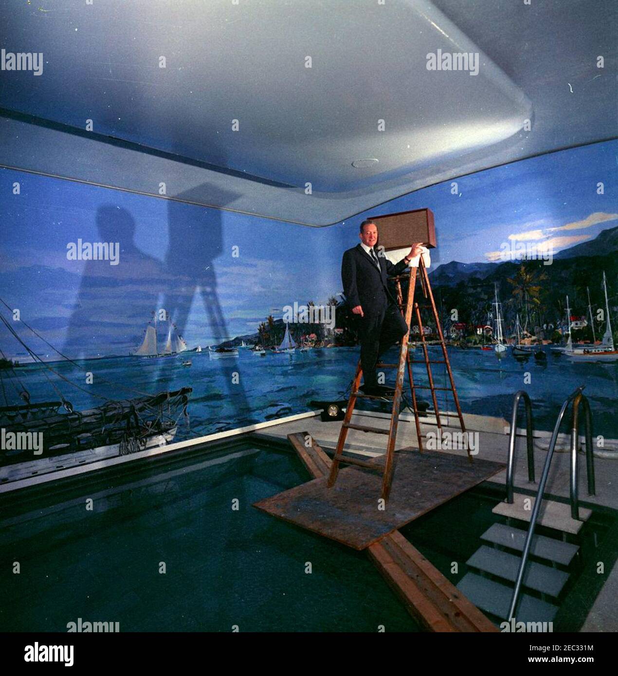 Inside The White House Pool