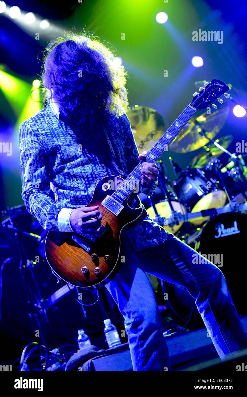Thunder rock band hi-res stock photography and images - Alamy