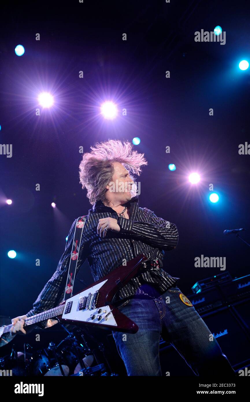 Thunder rock band hi-res stock photography and images - Alamy