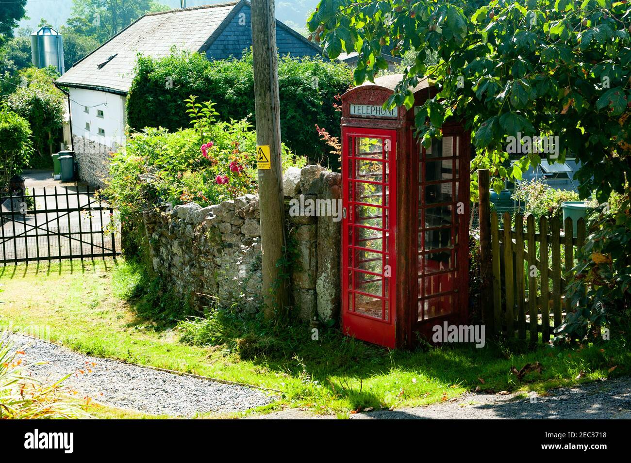 Traditional Red BT Telephone Box - Dartmoor, Devon Stock Photo - Alamy
