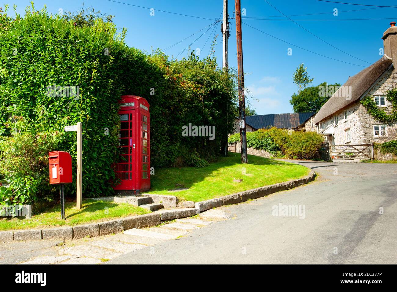 Traditional Red BT Telephone Box - Dartmoor, Devon Stock Photo - Alamy