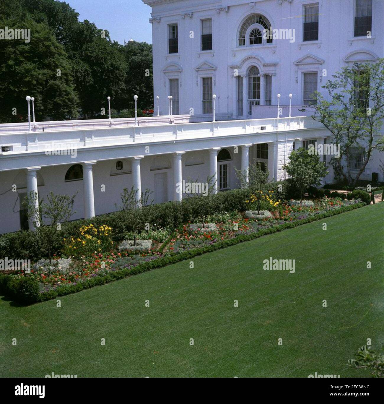 Rose Garden, views. Rose Garden along the West Wing Colonnade viewed ...