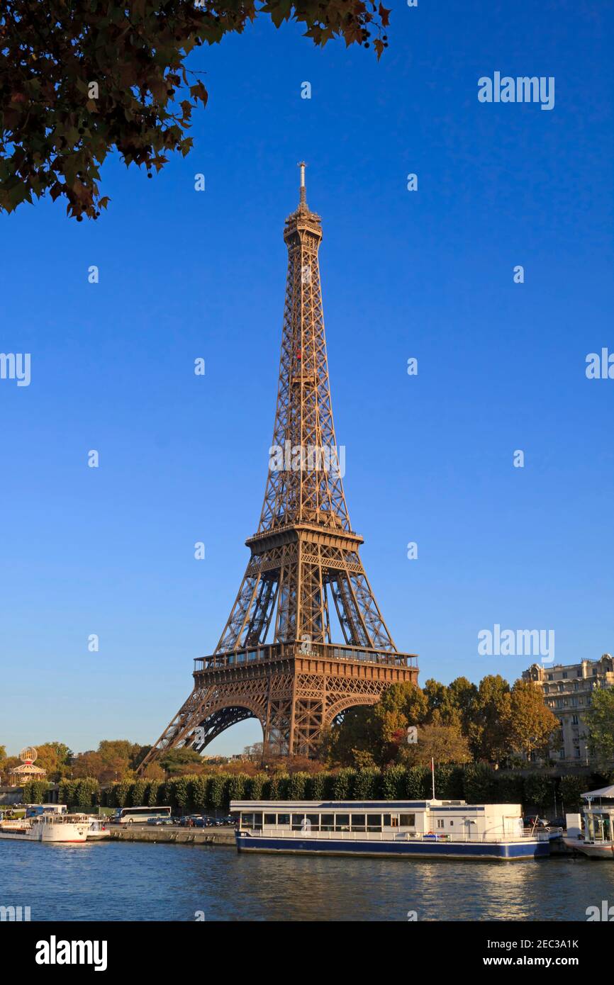 Iron lady paris eiffel tower hi-res stock photography and images - Alamy