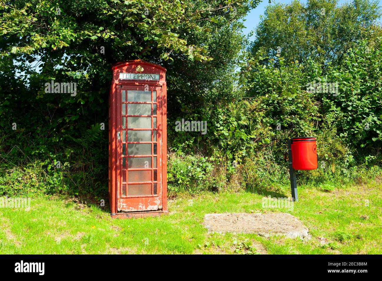 Traditional Red BT Telephone Box - Dartmoor, Devon Stock Photo - Alamy