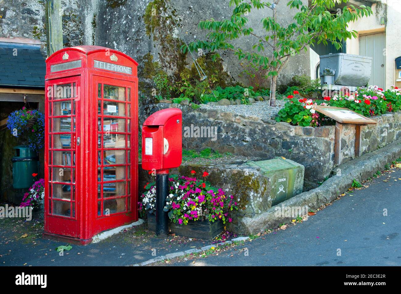 Traditional Red BT Telephone Box - Dartmoor, Devon Stock Photo - Alamy