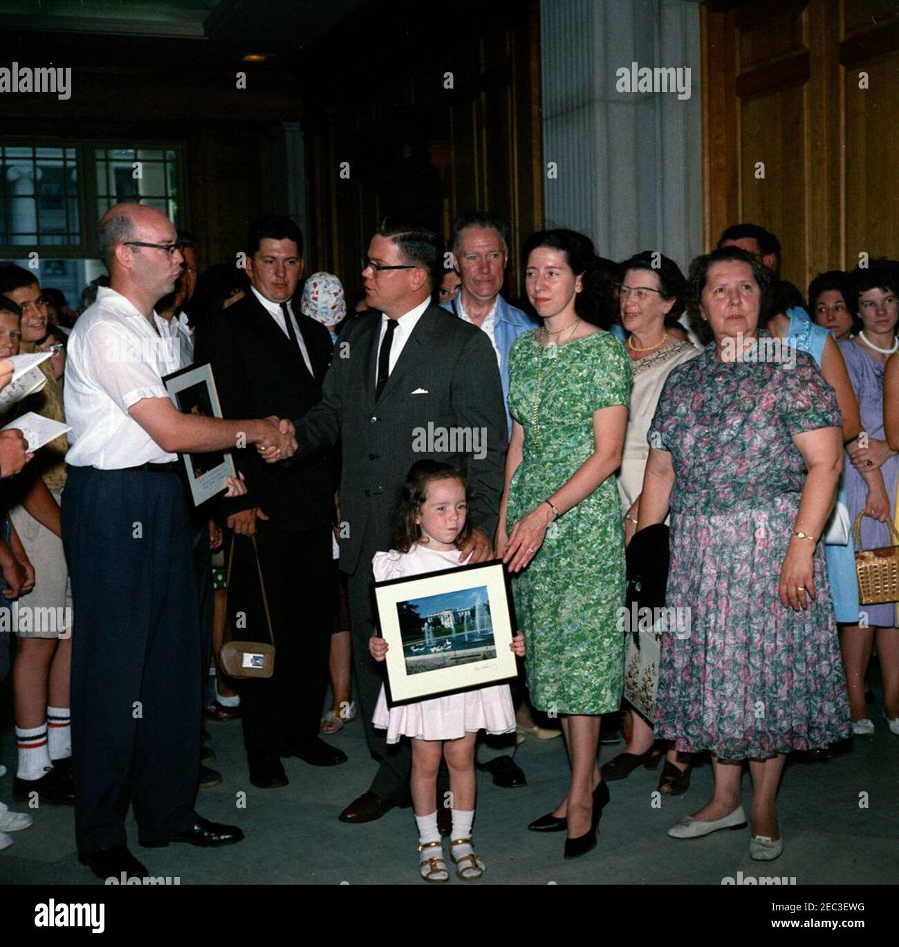 Visit of the 1,000,000th visitor to the White House for 1962, William ...