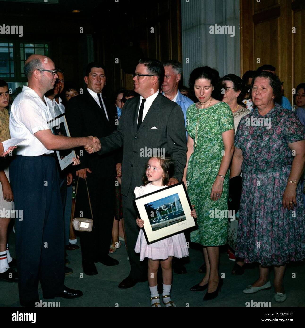 Visit of the 1,000,000th visitor to the White House for 1962, William ...