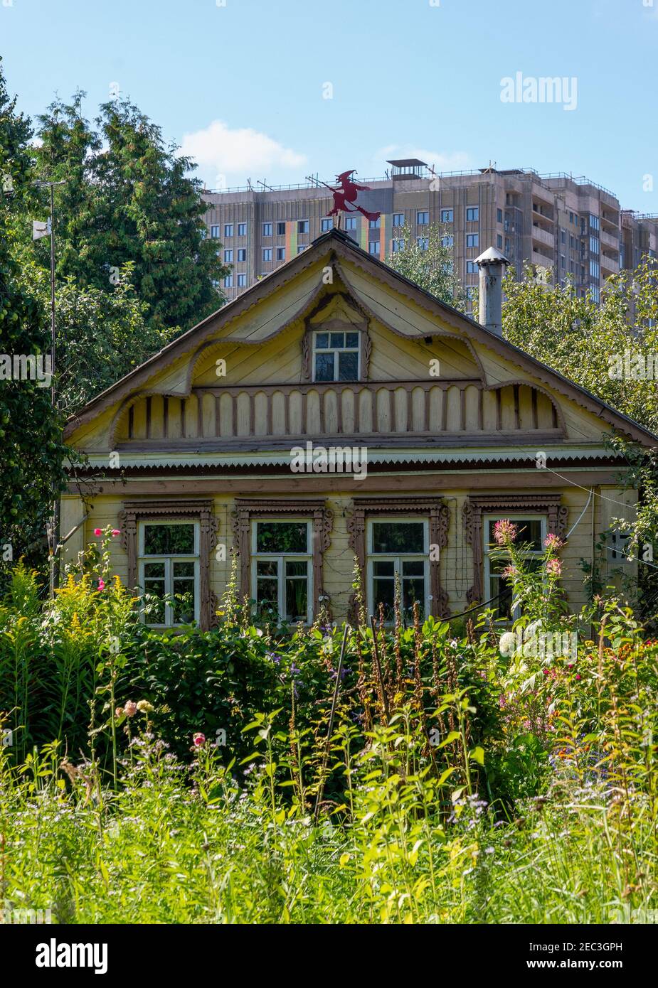 Wooden high rise hi-res stock photography and images - Alamy