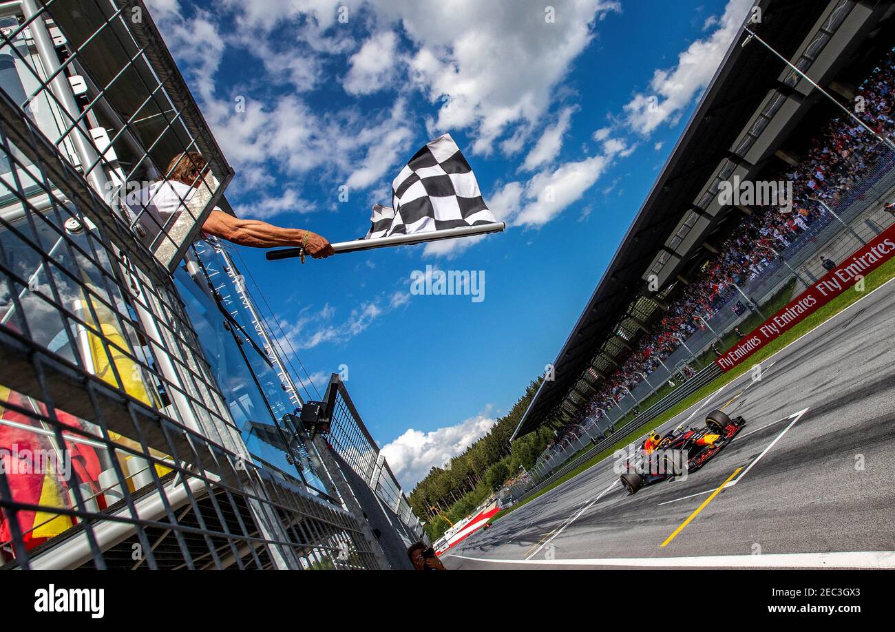 Formula one finish flag hi-res stock photography and images - Alamy