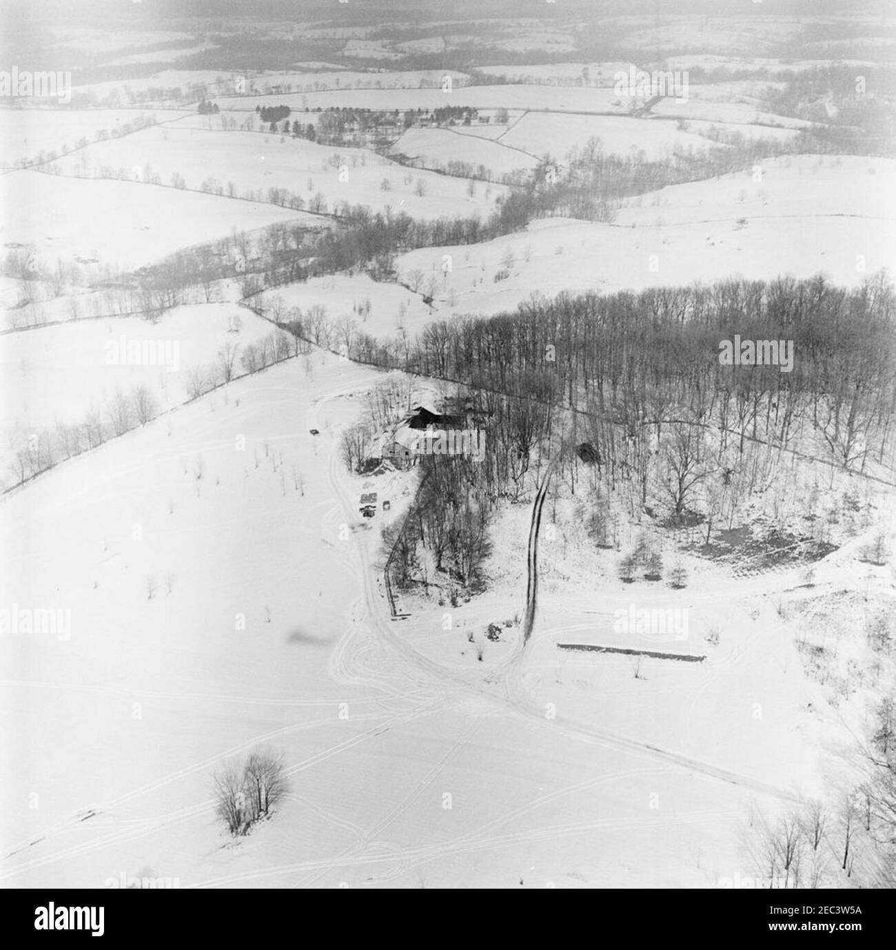 Construction of President Kennedyu0027s home in Atoka, Virginia ...