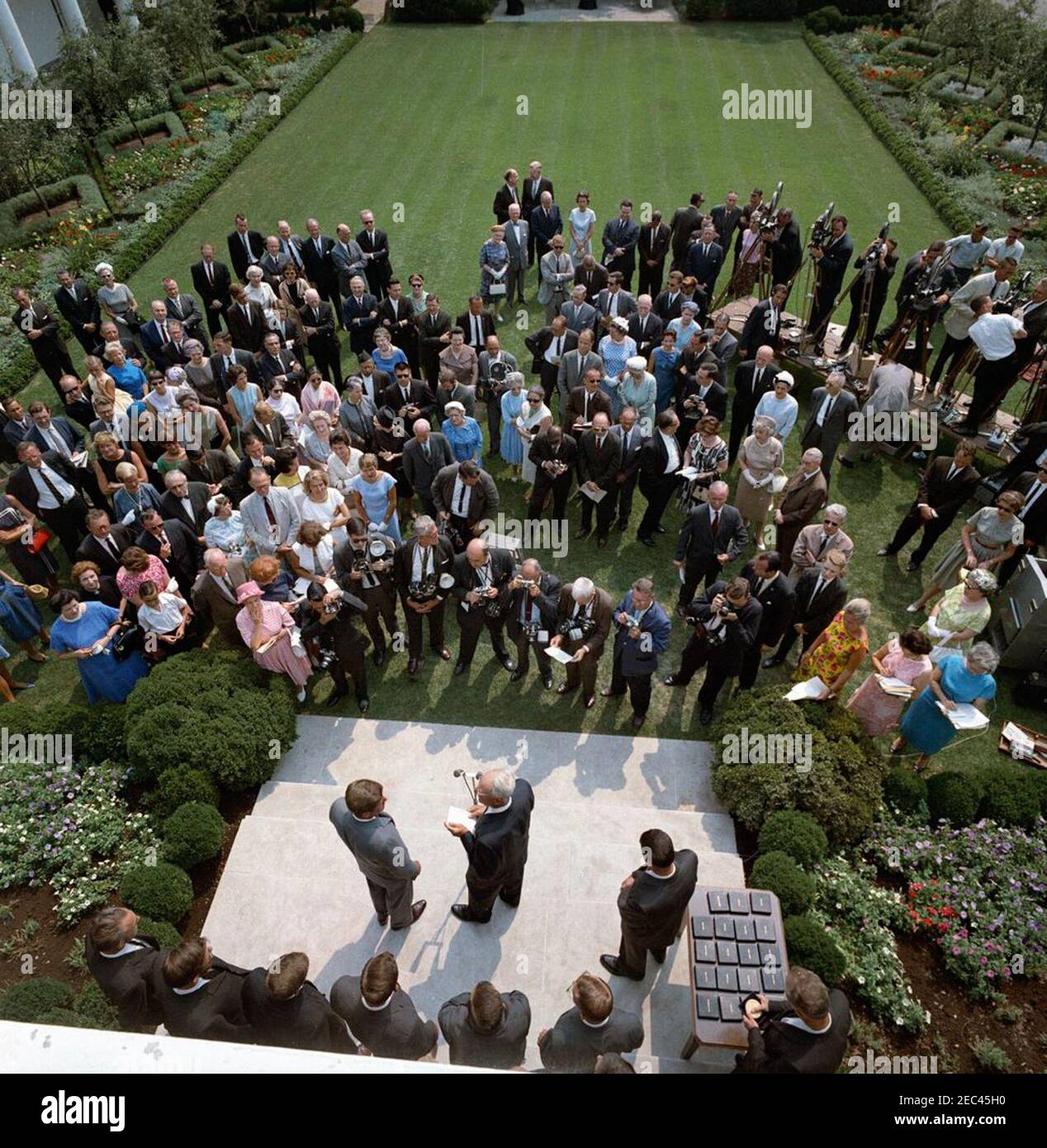 Presentation of the National Geographic Society (NGS) Hubbard Medal to ...