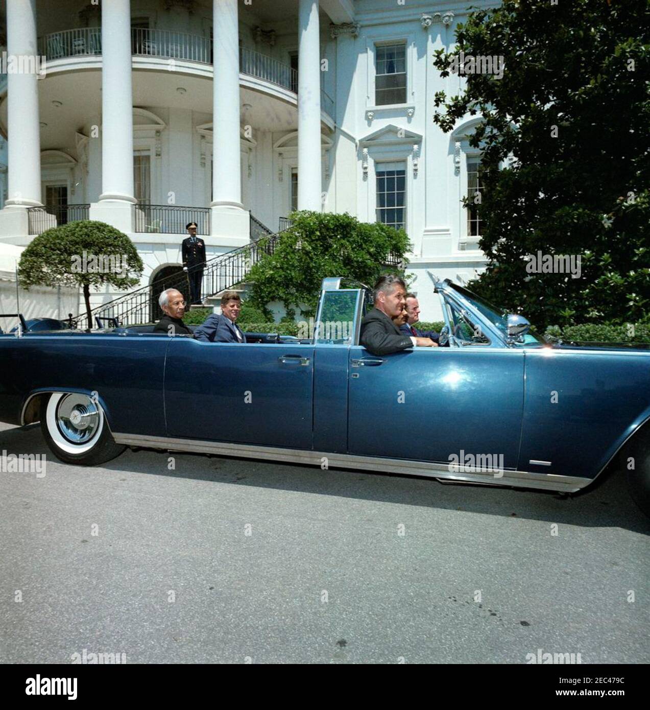 Parade in honor of Dr. Sarvepalli Radhakrishnan, President of India, 12 ...