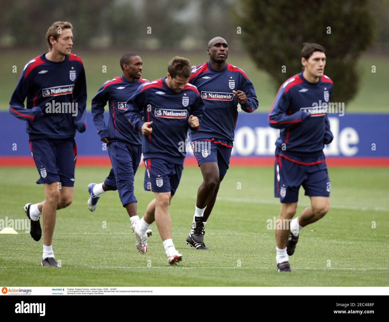 L r englands gareth barry hi-res stock photography and images - Alamy