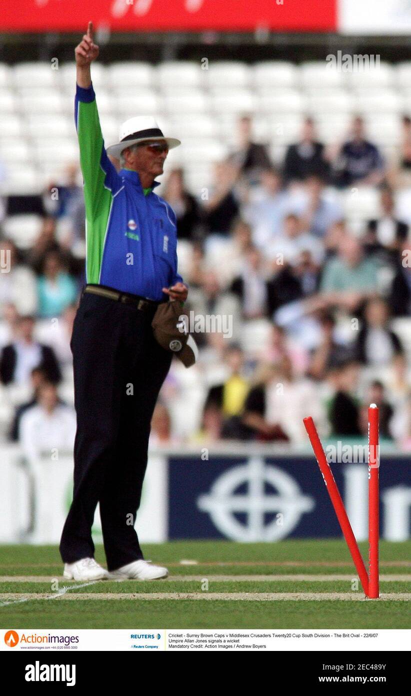 Cricket Umpire Signals High Resolution Stock Photography and Images - Alamy