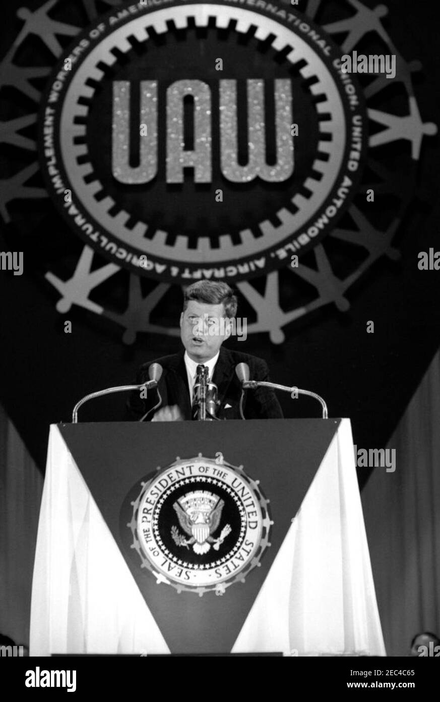 Uaw convention hi-res stock photography and images - Alamy