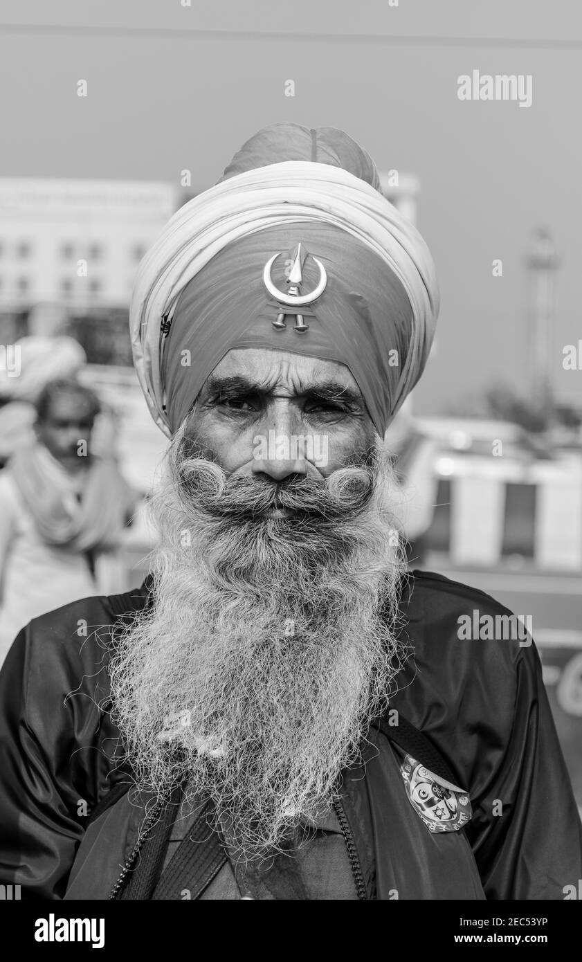Sikh man in amritsar Black and White Stock Photos & Images - Alamy