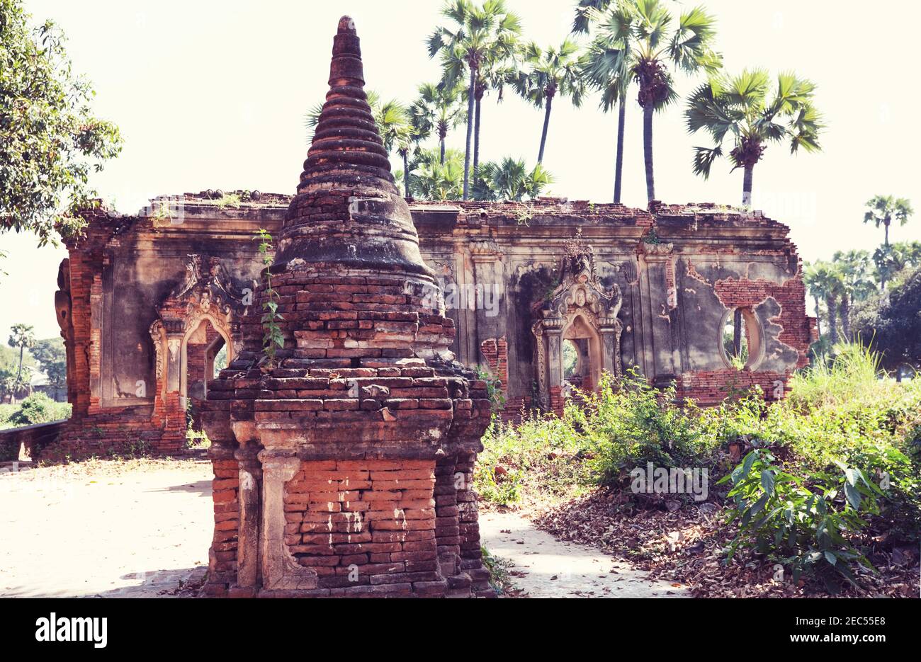 Beautiful buddhist stupa in Myanmar Stock Photo - Alamy