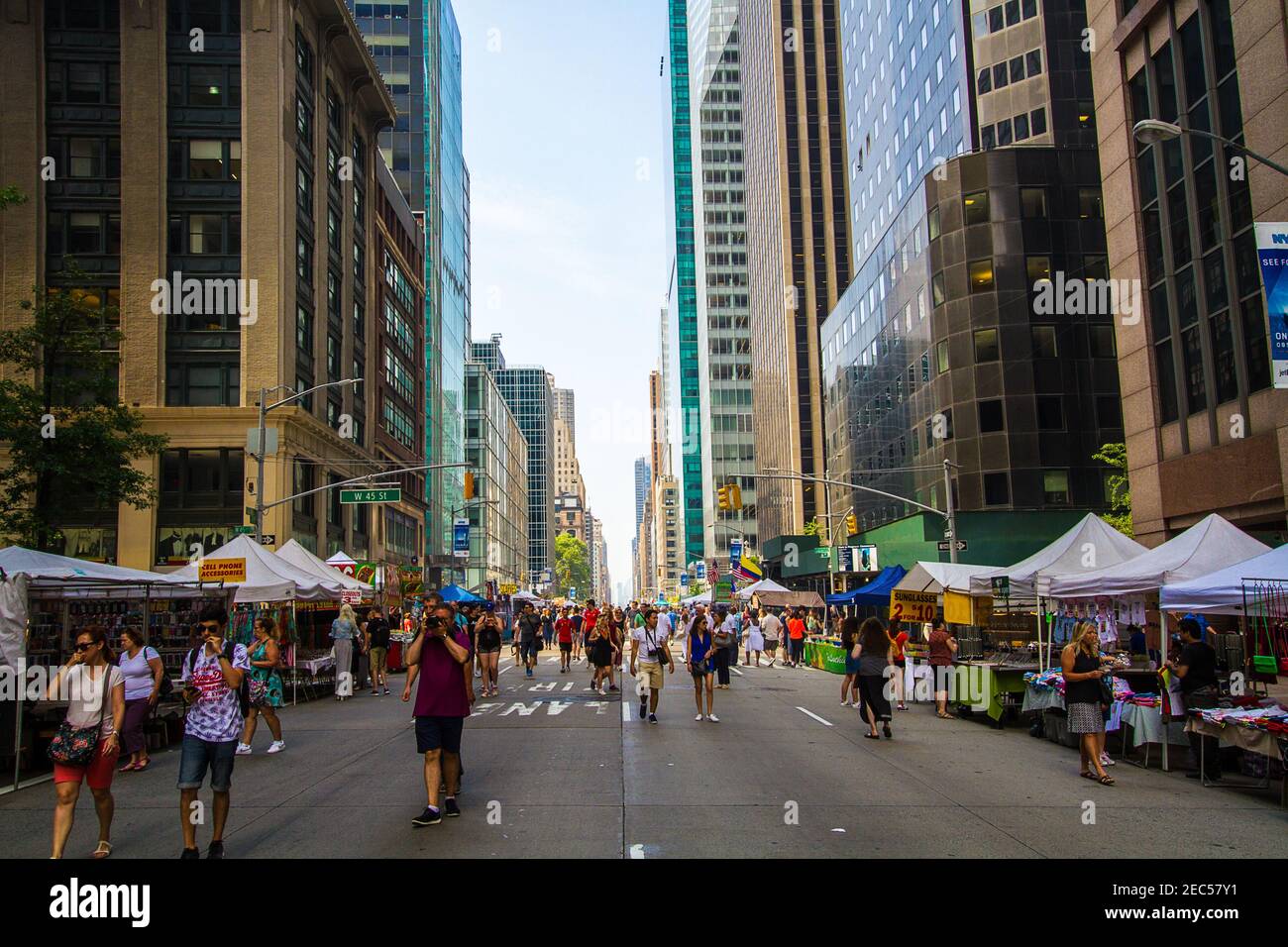 Tourist spots in midtown manhattan hi-res stock photography and images ...