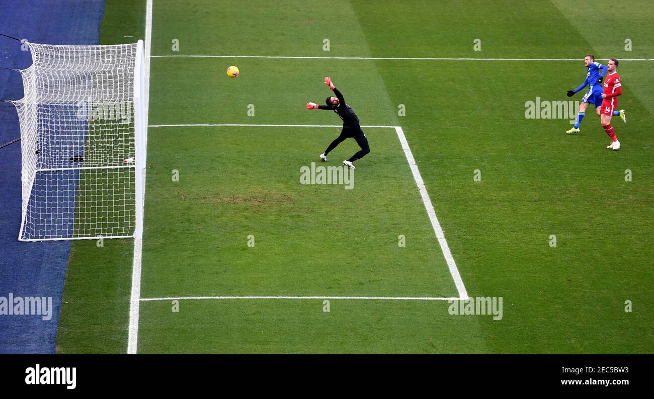 Alisson liverpool dives hi-res stock photography and images - Alamy
